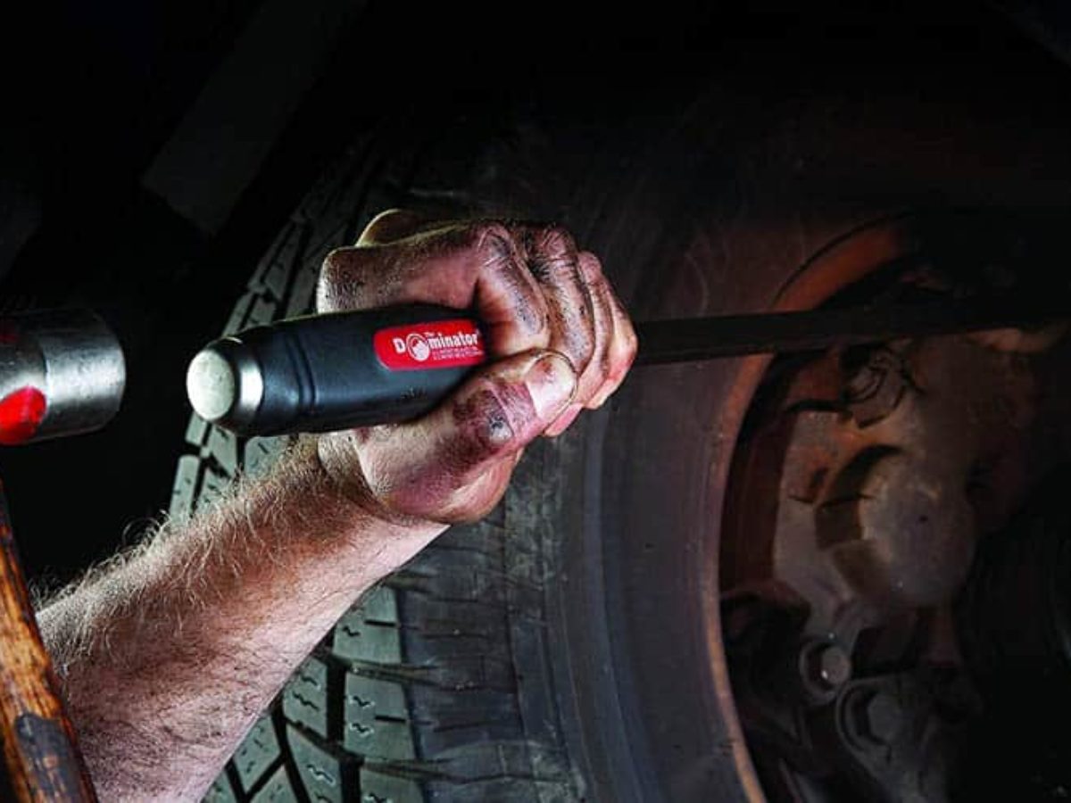 Using A 15-Inch Pry Bar (Hand Tools DIY) | HouseBouse.com